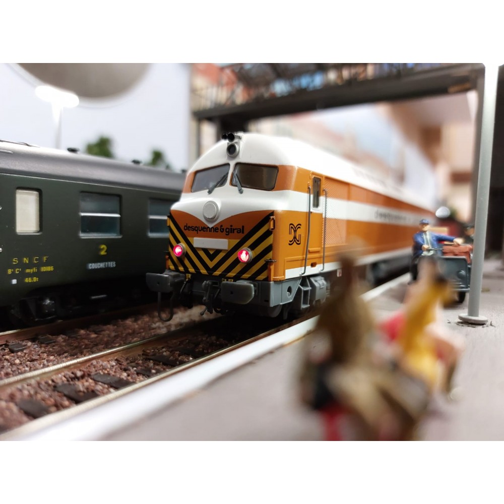 25-01-G004 - CC 80001 - Desquenne & Giral - Orange/White - White Roof ...